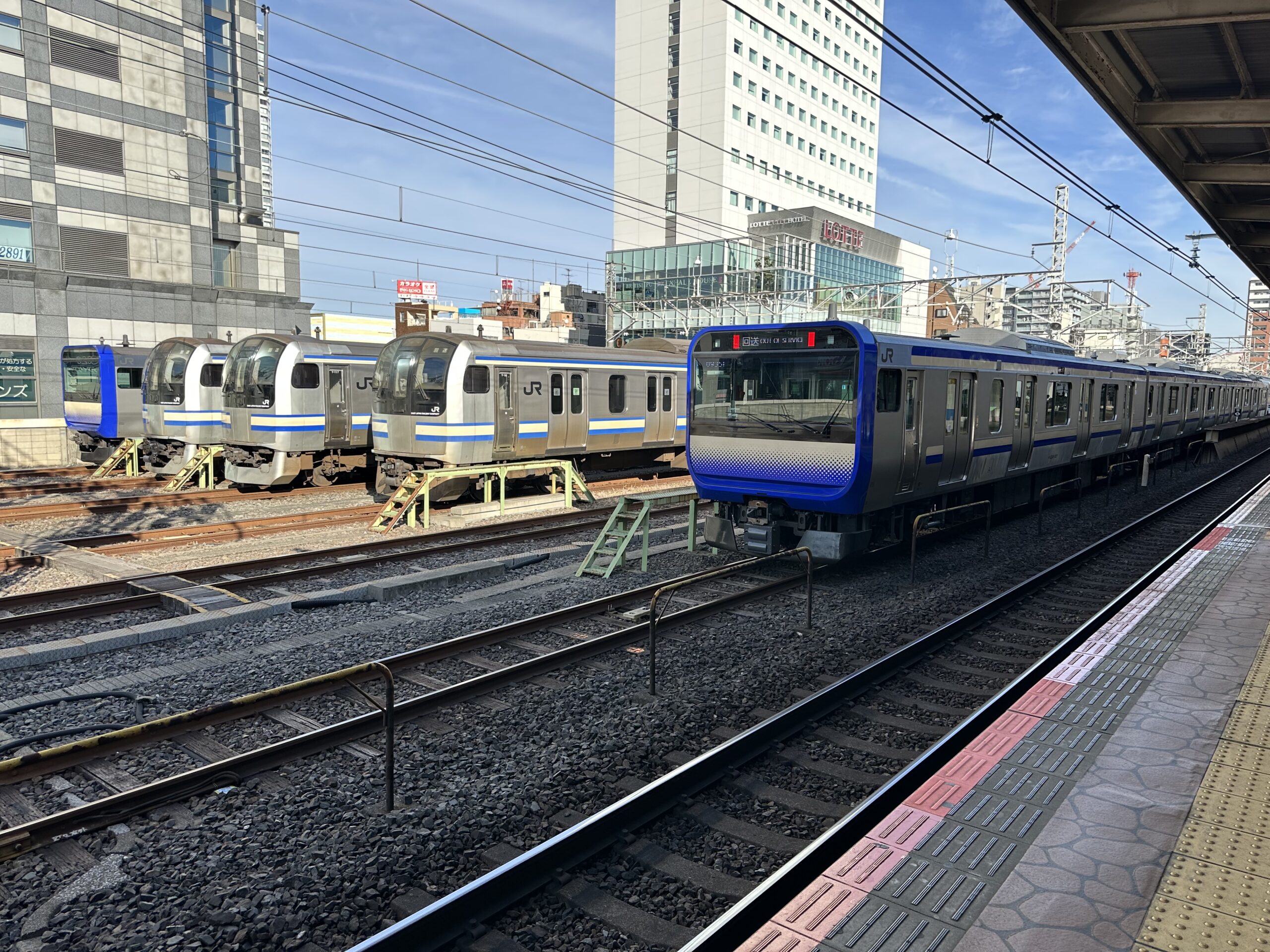 横須賀線・総武線のE235系1000番台とE217系 | フリー写真テイクアウト